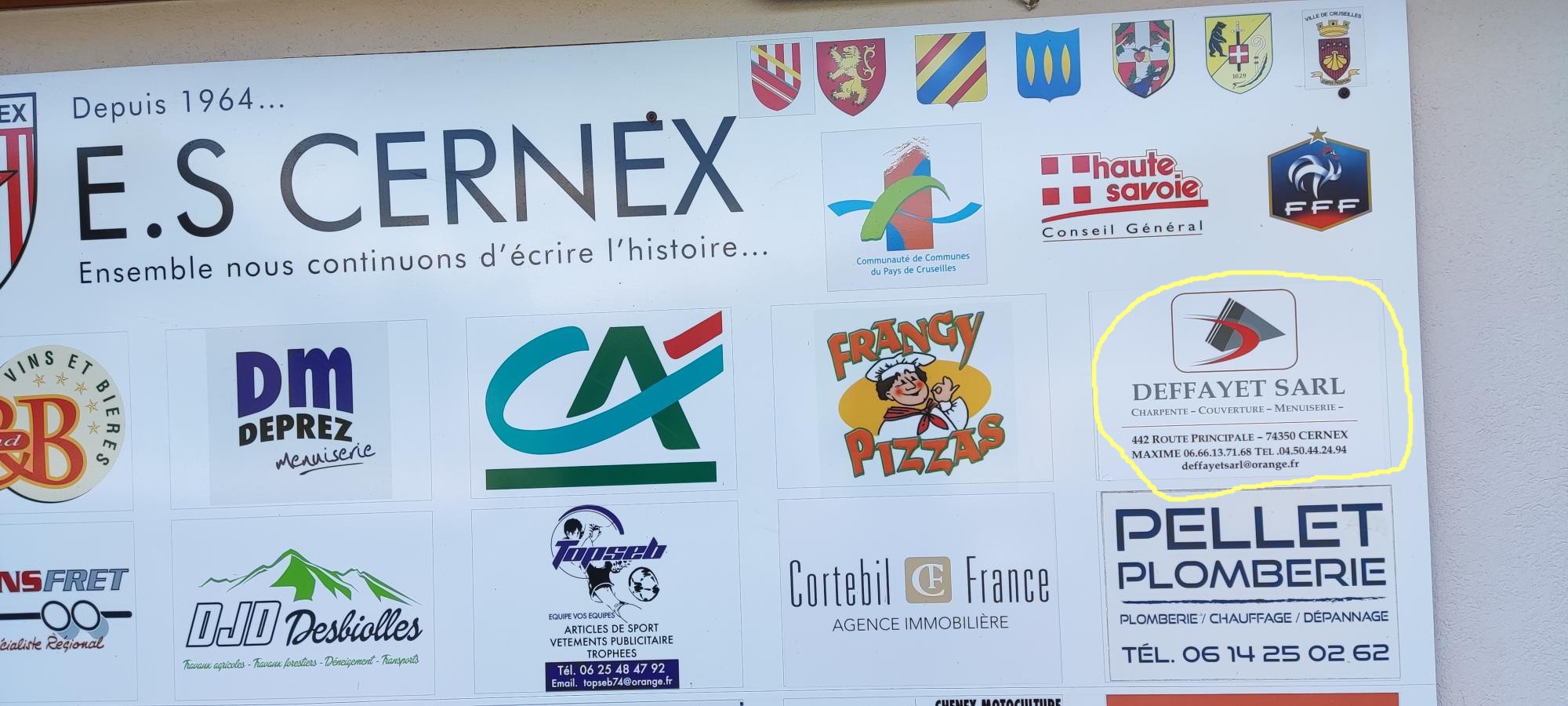 09.09.2022_Un nouveau sponsor sur le mur – Etoile Sportive de Cernex